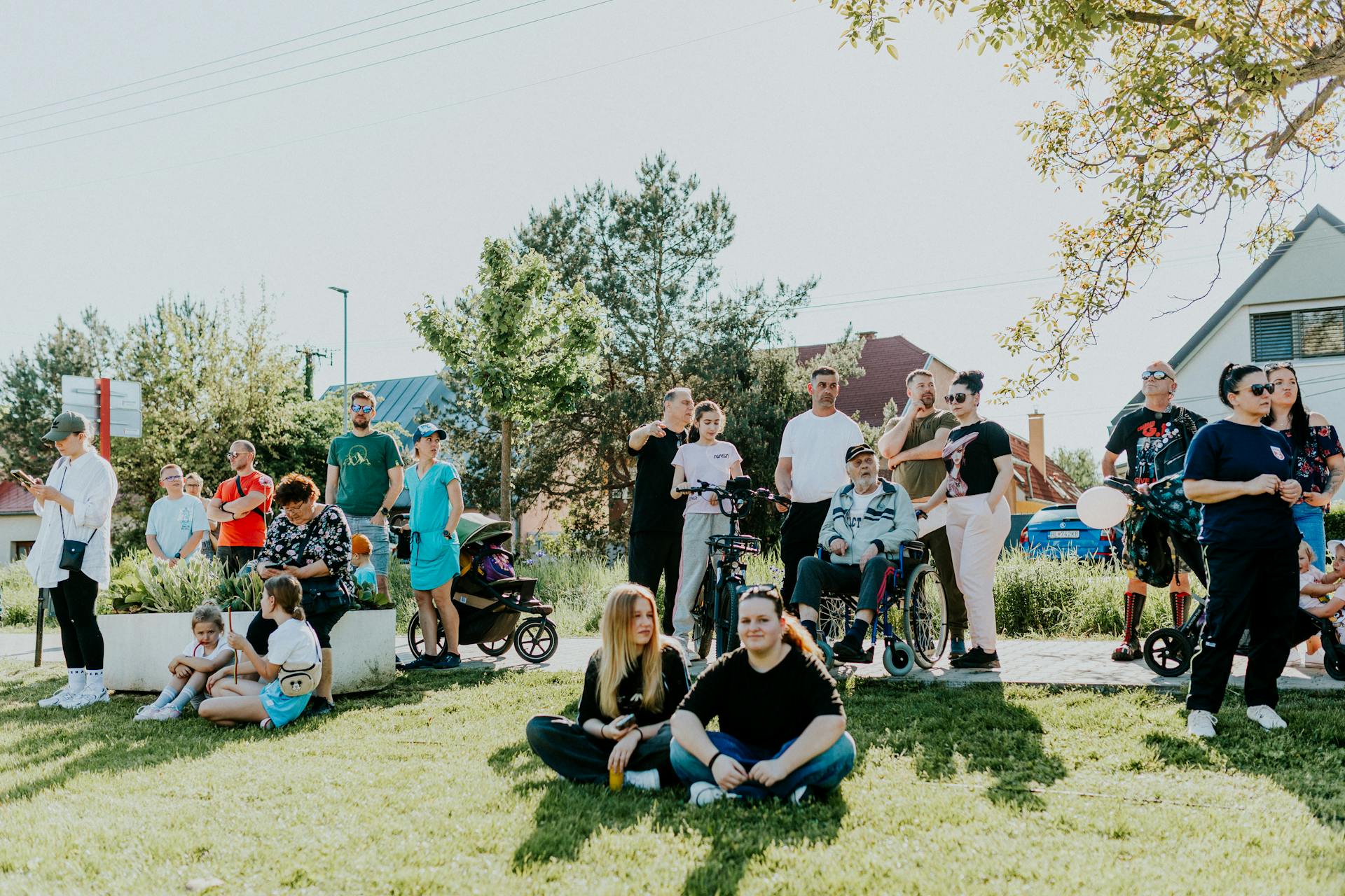 Exploring Your Neighbourhood: Helping Your Local Community