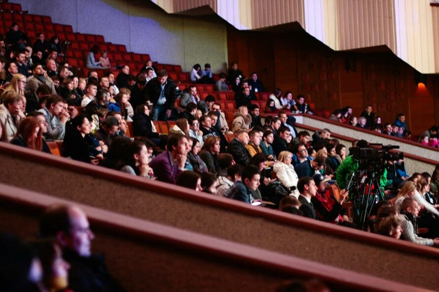 Know Your Audience: Crafting Astonishing Presentations for Maximum ...