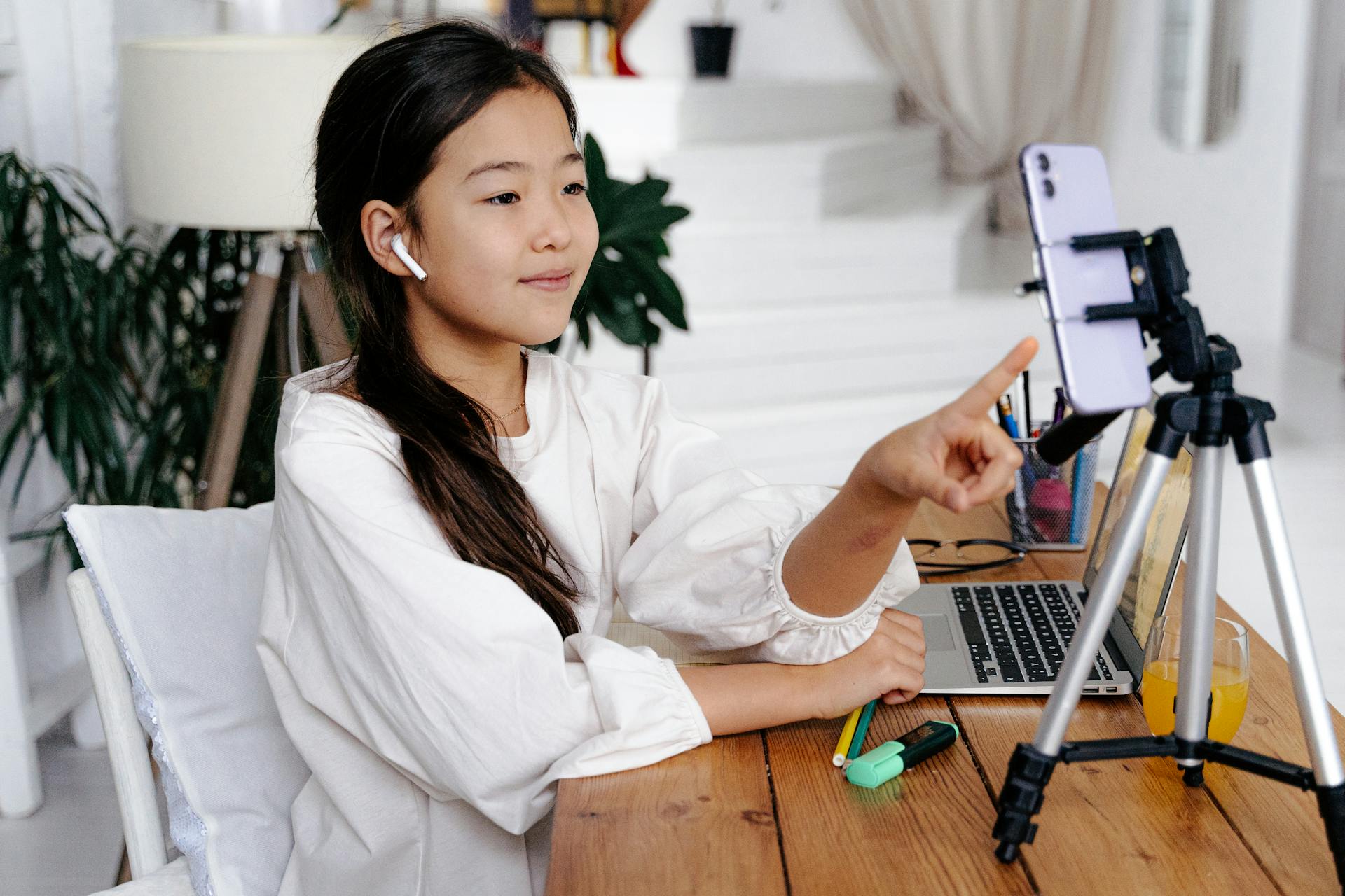 Screen Time vs. Green Time: Balancing Gadgets and Gardens - LearningMole